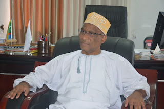 Aéroport international Prince Saïd Ibrahim: Mohamed Bacar Dossar ...