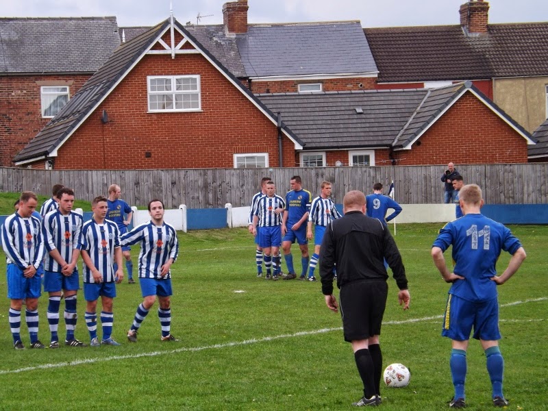 The Accidental Groundhopper: The Roof are Going Up: Willington AFC 0 ...