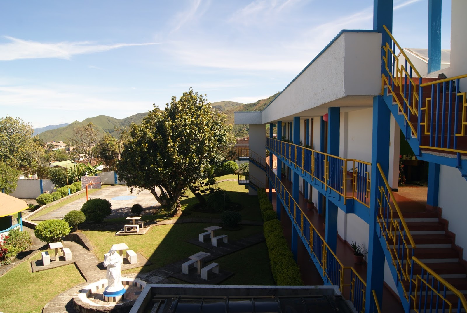 CASA DE ENCUENTROS CHAMPAGNAT CHACHAGUI: CAPACIDAD