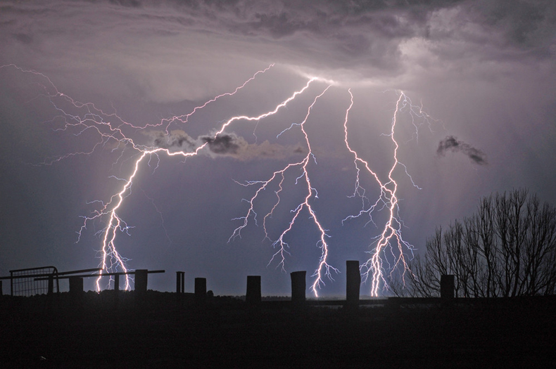Increíbles rayo luminoso fotografiados por Michael Bath - Artemodern