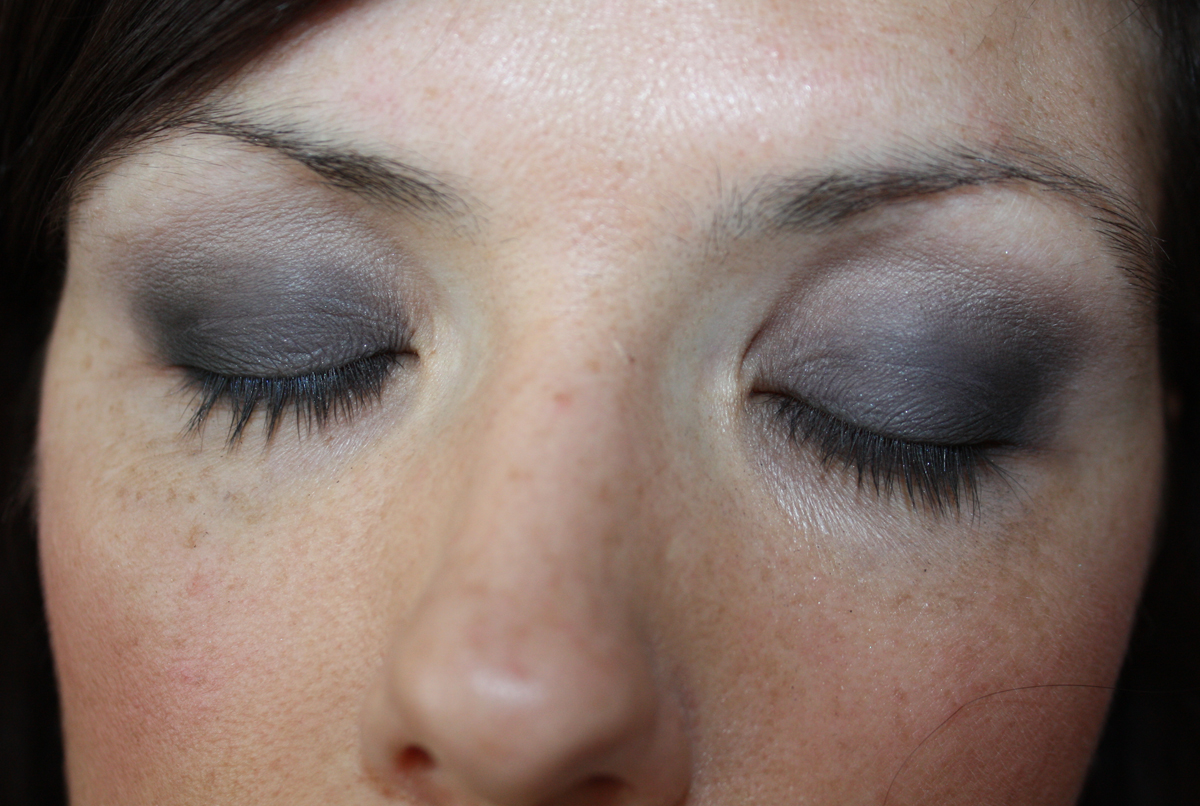 Makeup avec le fard MAC Scene ~ The Girls Next Door