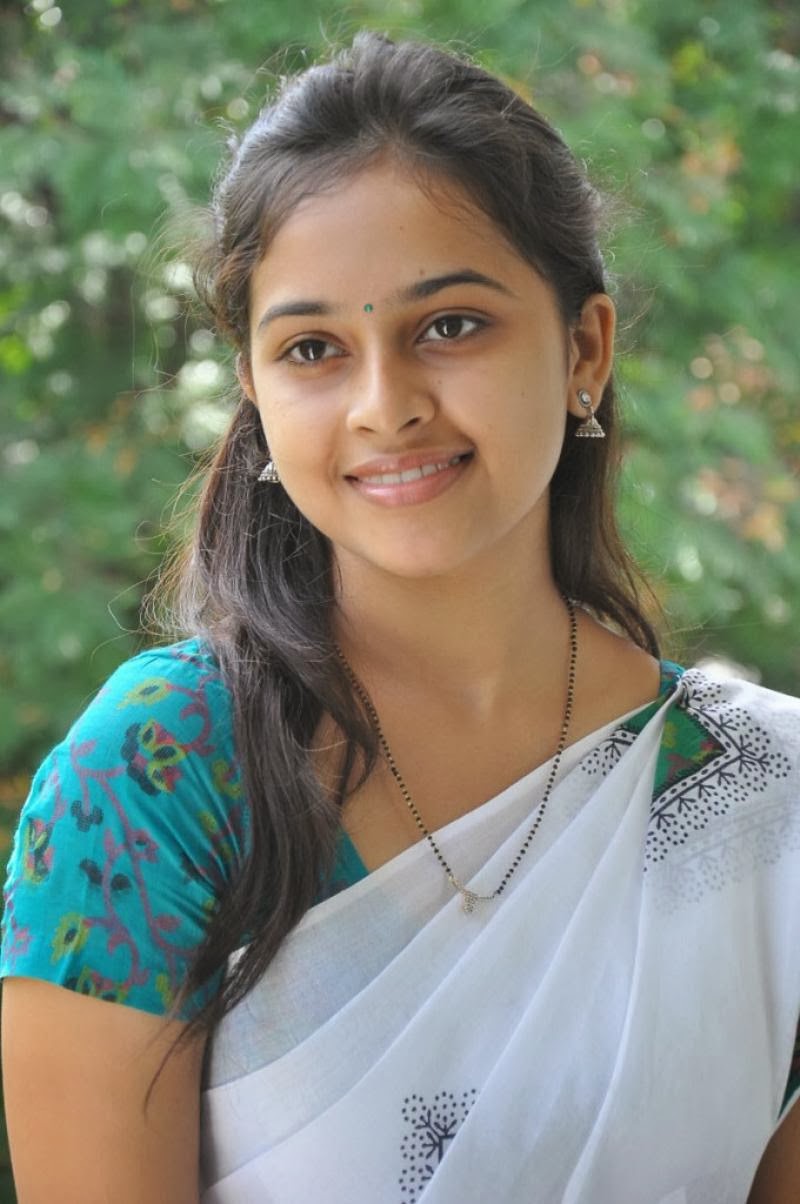 cute stills: SRI DIVYA CUTE PHOTOS