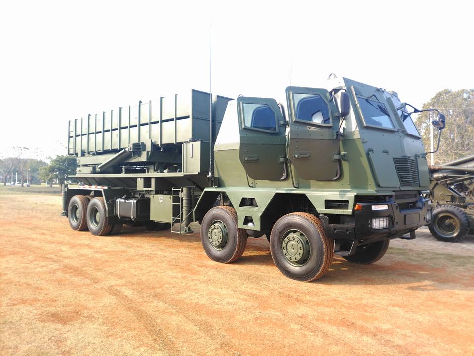 THAIDEFENSE-NEWS: กองทัพบกรับมอบ จรวดหลายลำกล้อง DTI-1G แบบนำวิถี