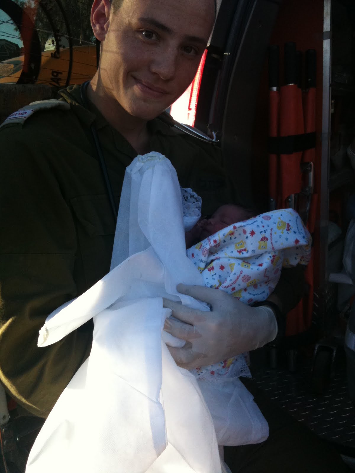 Henoch´s Christen-Zionisten Blog: IDF Paramedic save life Newborn ...