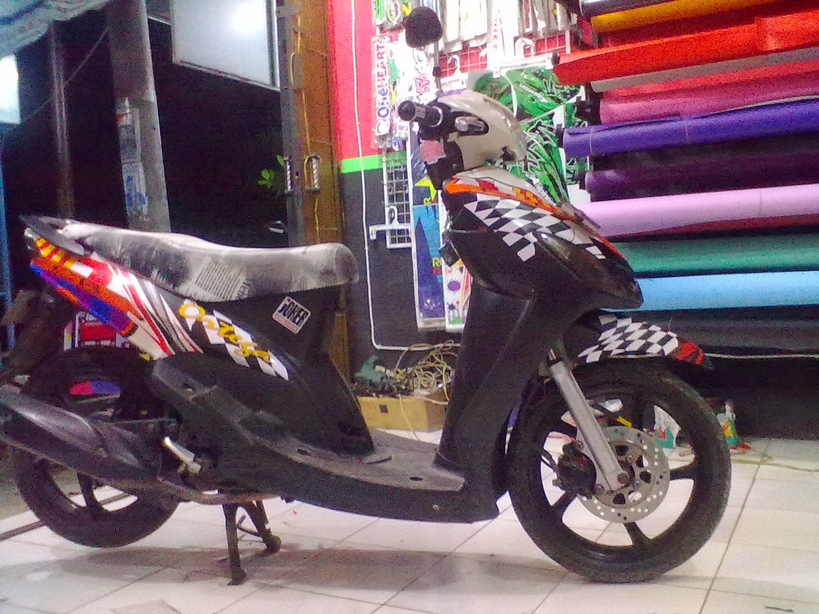 BROWNN EXOTIC: mio sporty cutting stiker barcelona