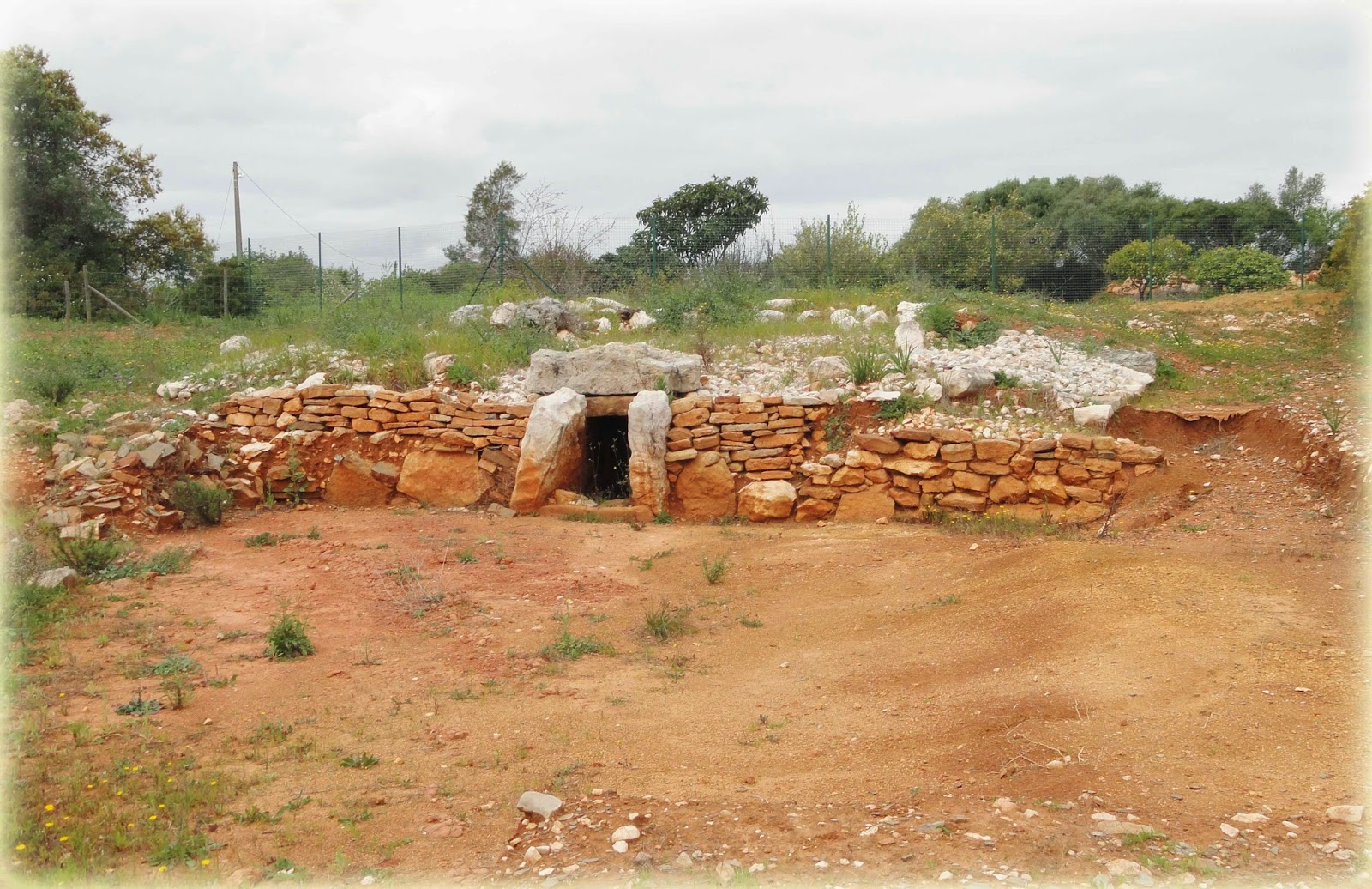 Viajar só?: Nos monumentos megalíticos de Alcalar!