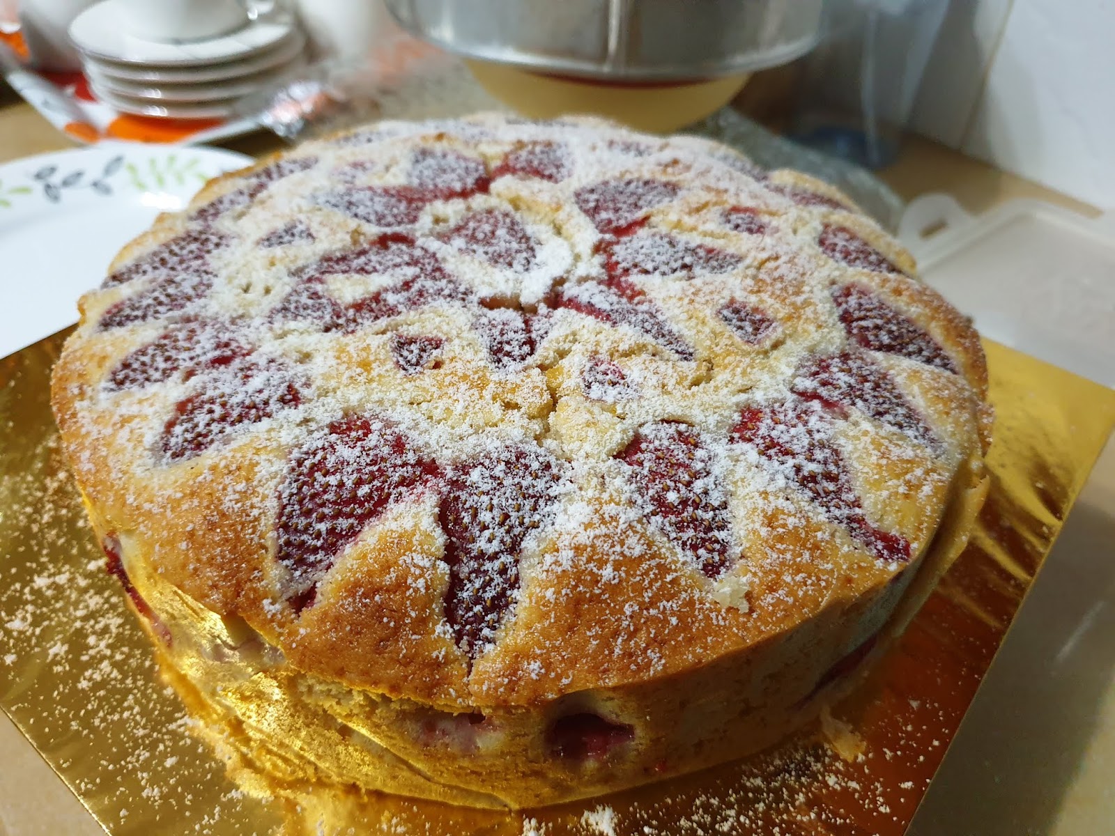 ZULFAZA LOVES COOKING: Easy strawberry cake with strawberry sauce: Kek ...