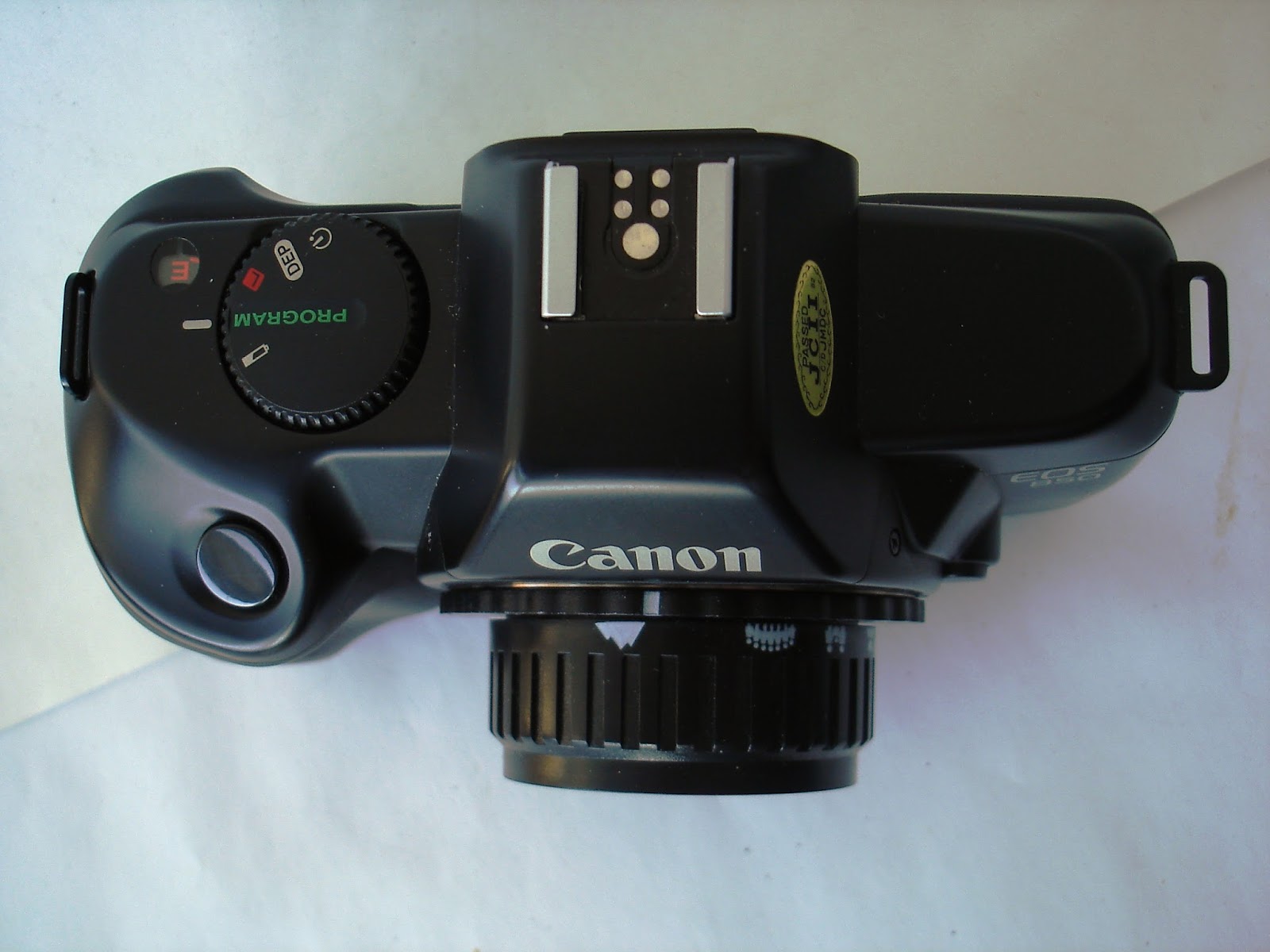 Old camera collection: Canon EOS 850, an only automatic SLR?
