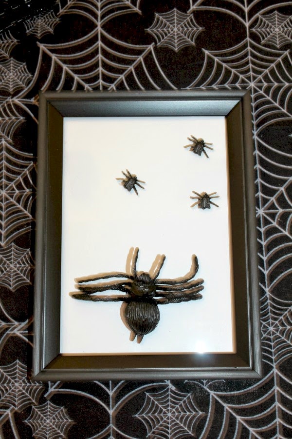 Easy DIY Halloween Spider Picture Frames |Sunny Days & Starry Nights