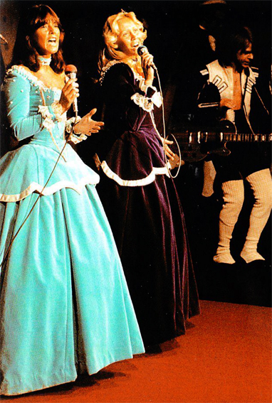 ABBAFanatic: ABBA Royal Performance Of Dancing Queen 40 Years Ago Today