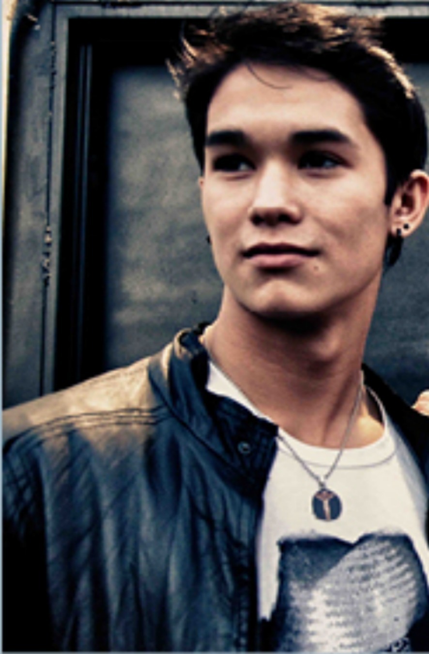 Para Nossa Alegria: Nils Allen Stewart Jr - (Booboo Stewart)