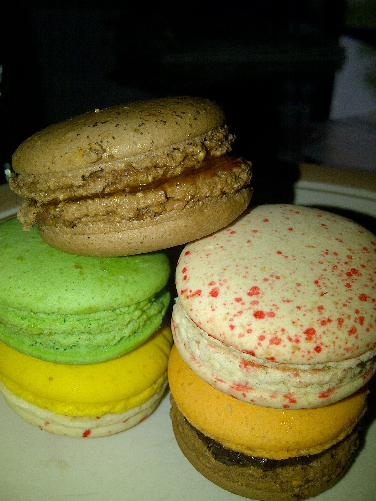 victoria's island: MACAROONS!