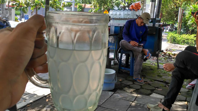 Segarnya Es Siwalan dan Legen di Jalan Timoho