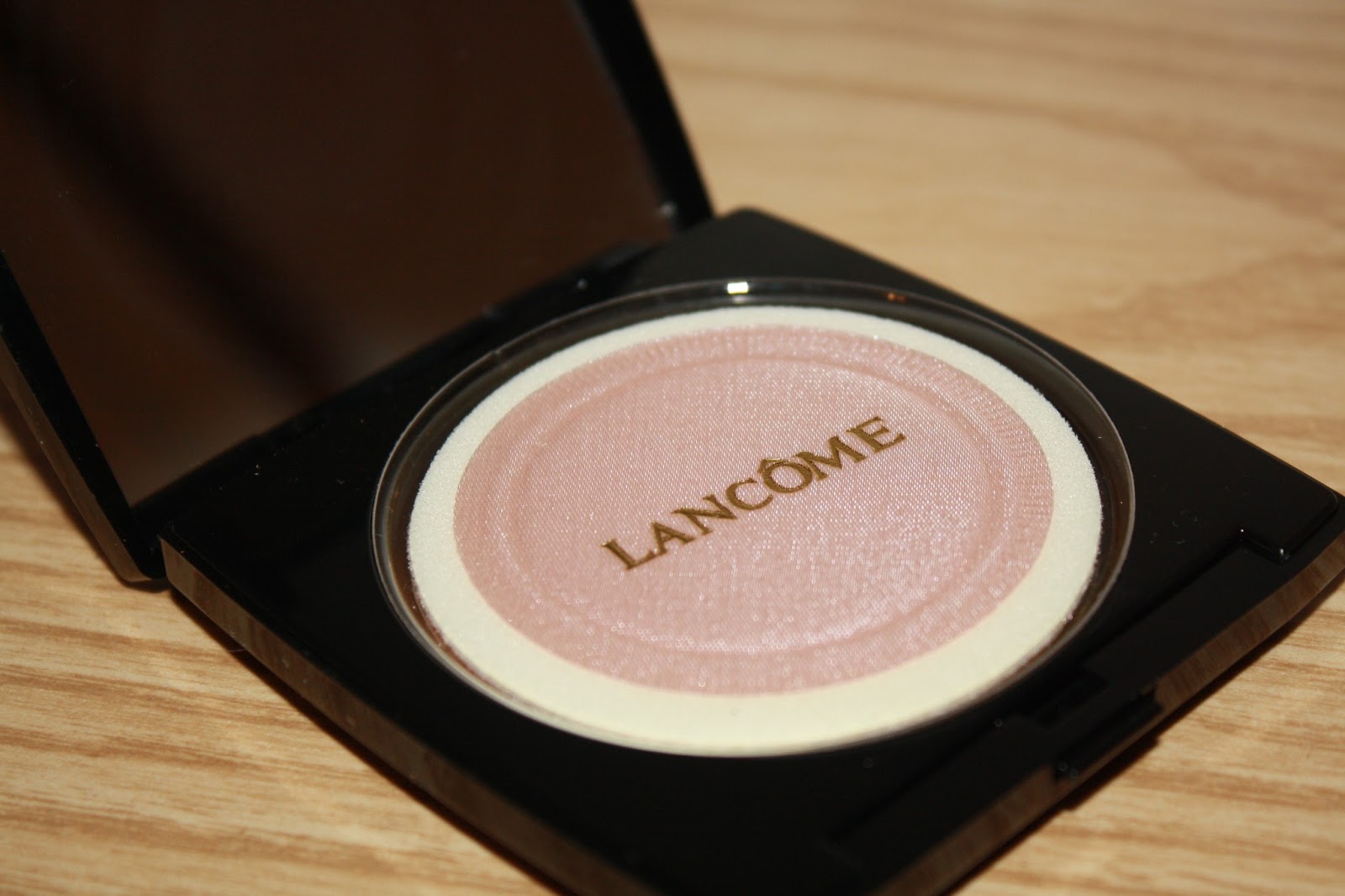 Beauty and Fashion Trends: Lancome Dual Finish Powder