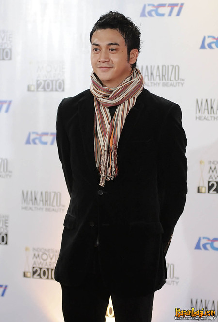 *c a c a m e r b a*: Dimas Andrean tendang kemaluan tuan rumah sewa