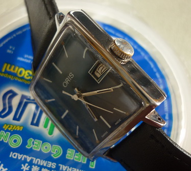 JAM OTAI. VINTAGE WATCHES: RARE ORIS SQUARE BLUE.....SOLD