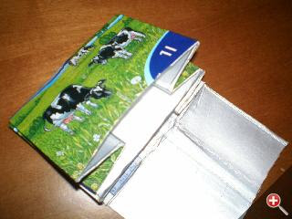 RECICLA-T: Monedero de cartón y tapas de refresco.