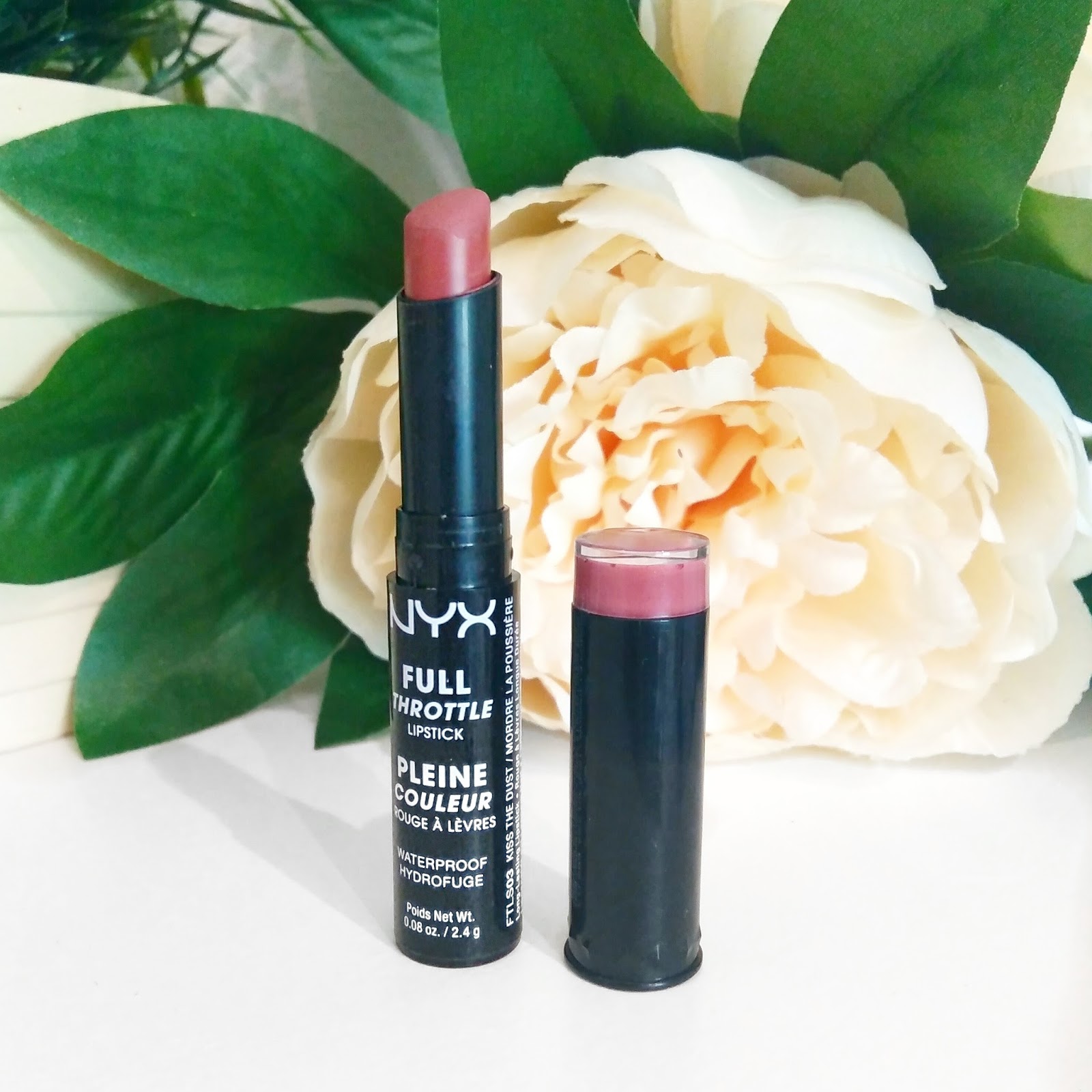 REVIEW | LABIALES FULL THROTTLE DE NYX - Daphne's Black Liner