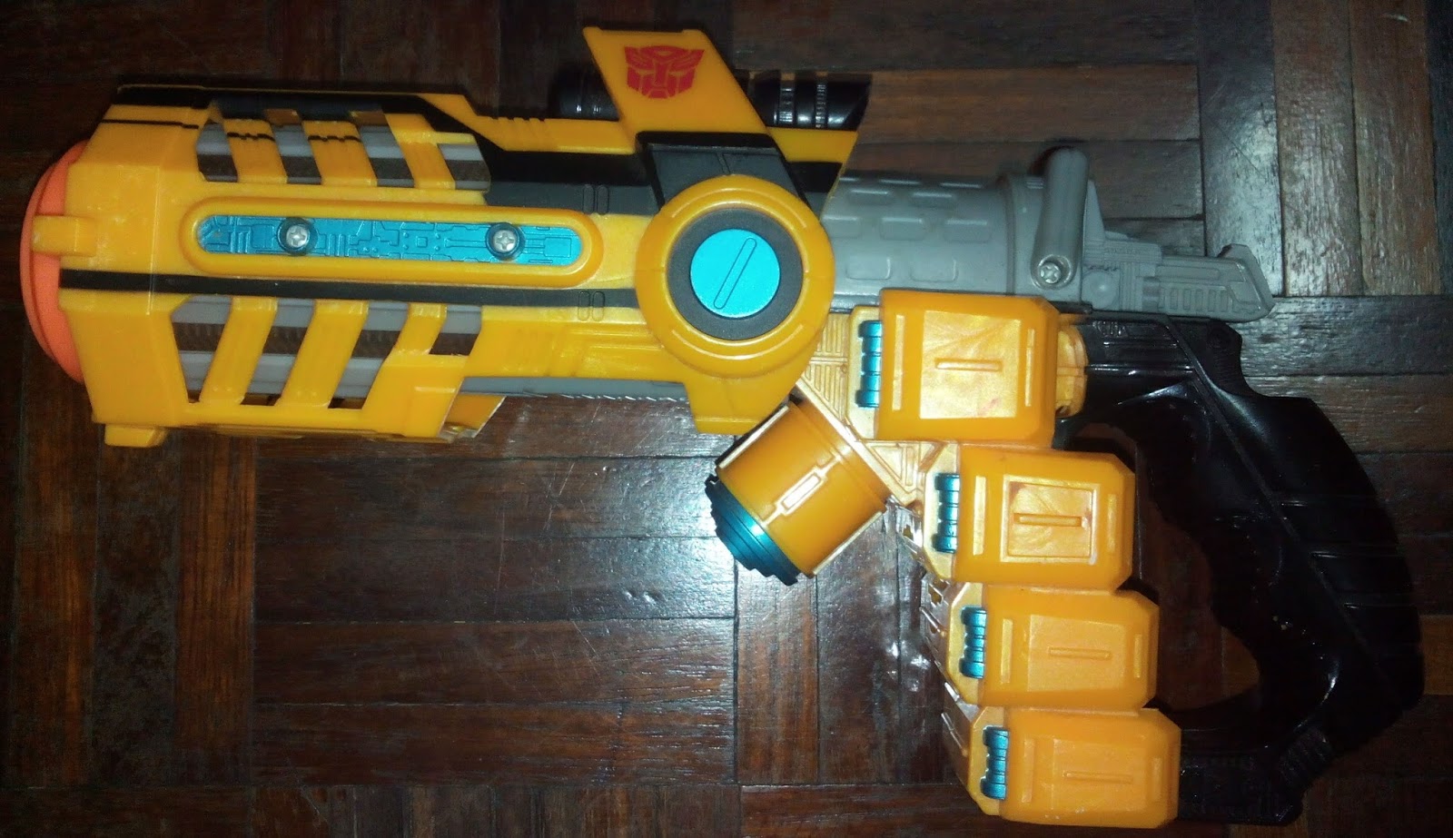 TenderLovingCare Toys: Bumblebee Ion Blaster Gun with Light & Sound (used)
