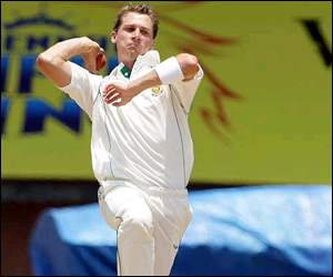 sports: Dale steyn bowling