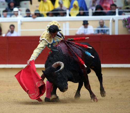 Del toro al infinito: DAVID MORA SIGUE LA ESCALADA: TRIUNFO EN BAYONA Y ...