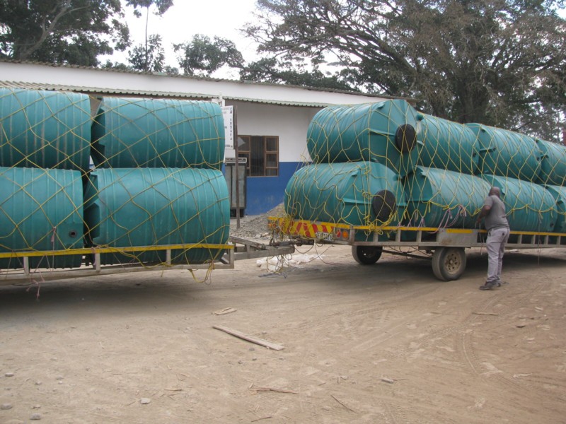 Murray & Candace's Adventures: Water tank transport...