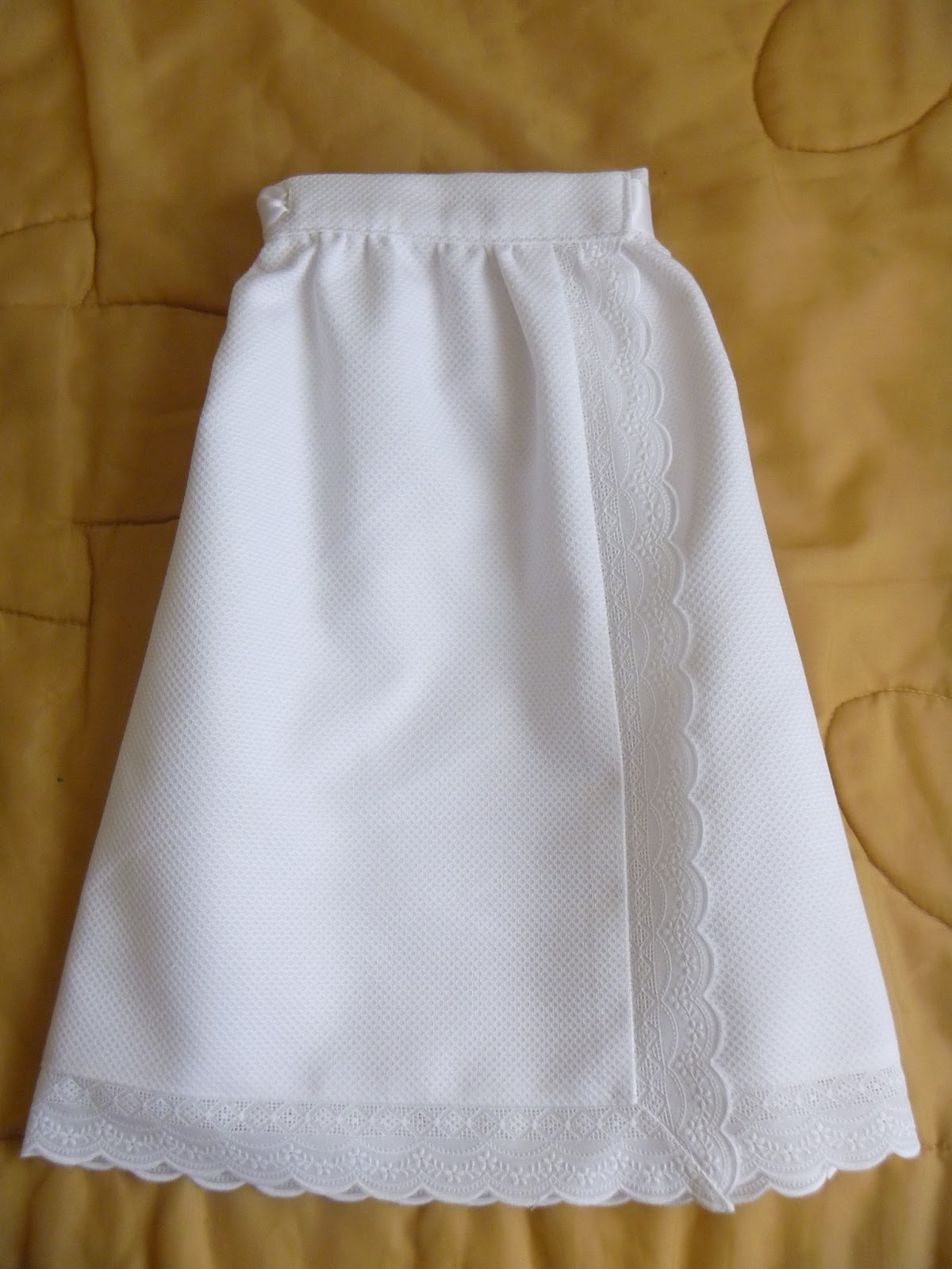 Con dos patucos: DIY: Faldón para recién nacido