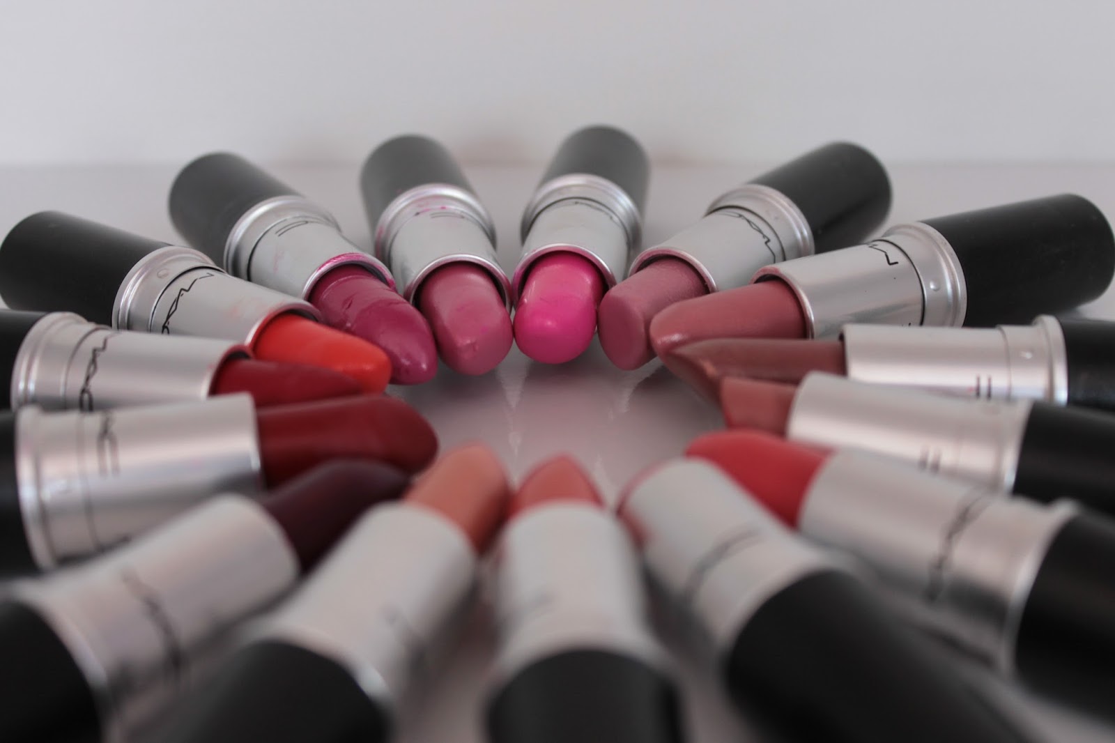 All My Looks: Cores famosas dos Batons da MAC - swatches e amostras nos ...