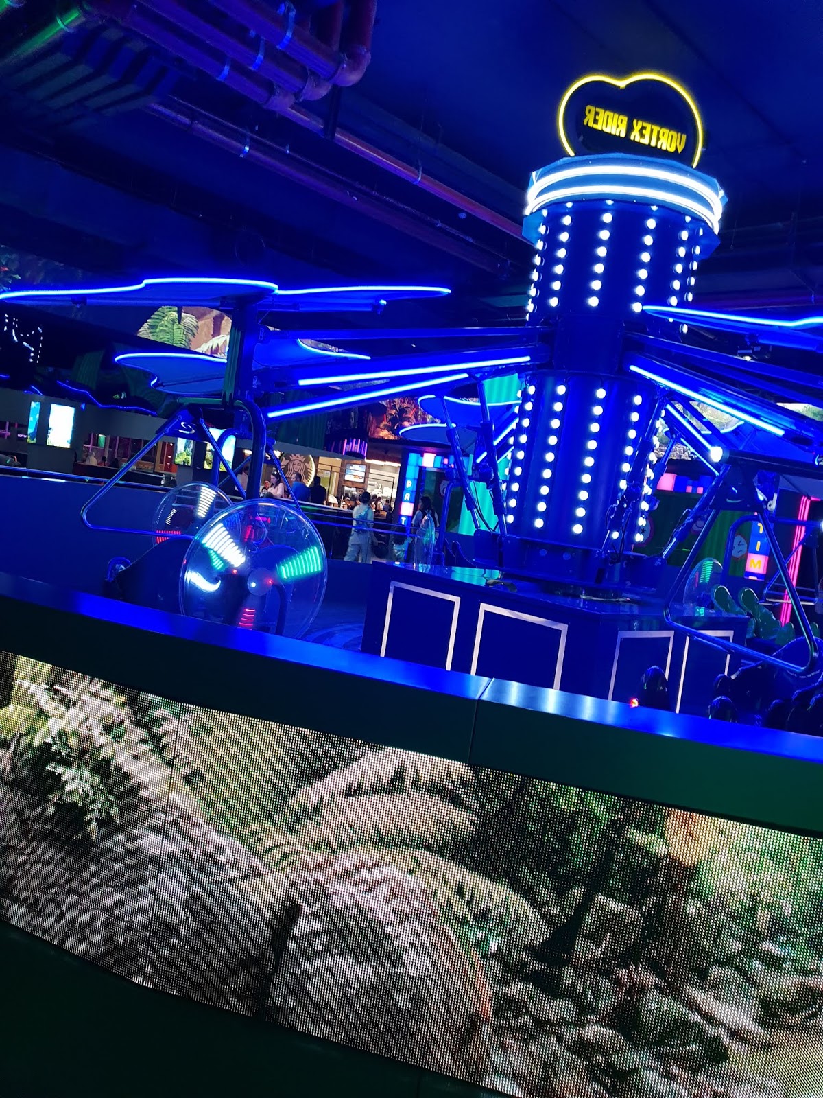 Life in Kuwait Blog: Tek Zone in The Avenues