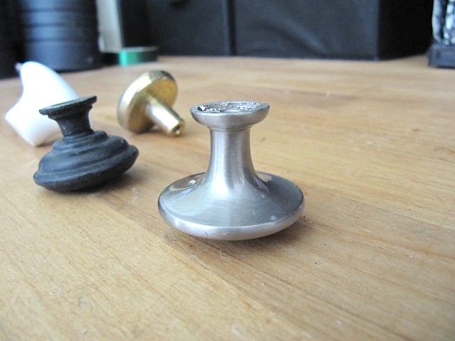 Sew Many Ways...: Tool Time Tuesday...Place Card Holders from Knobs