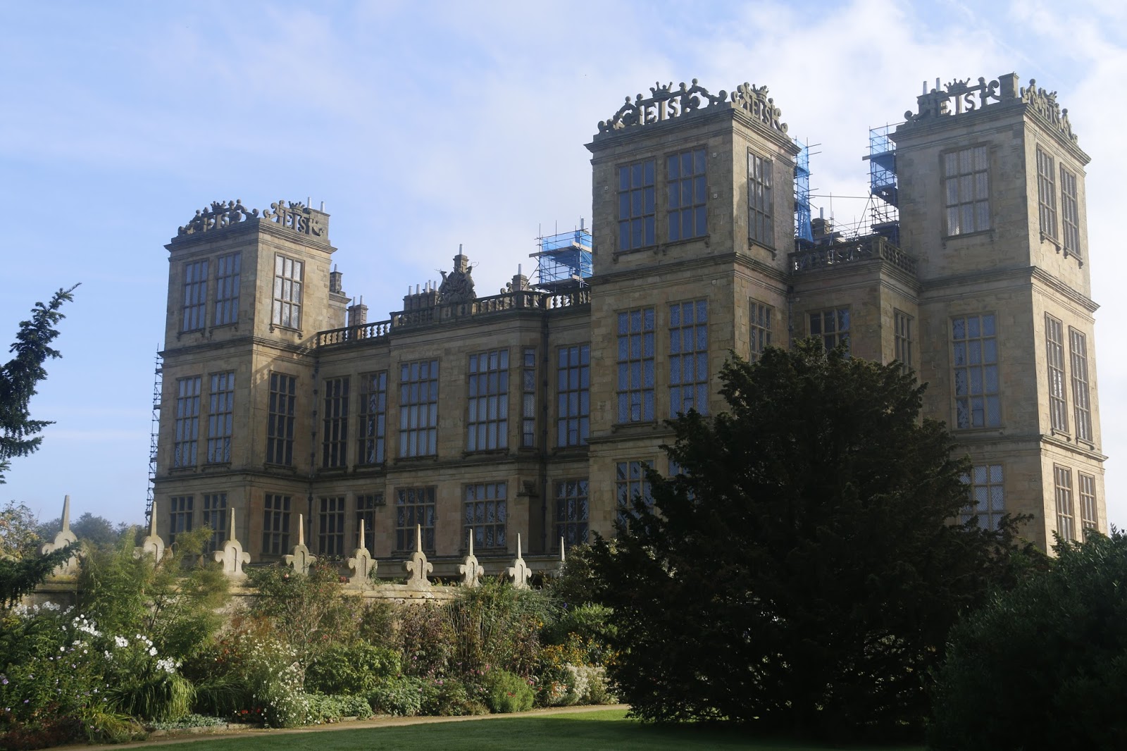 JibberJabberUK: Hardwick Hall Gardens in October