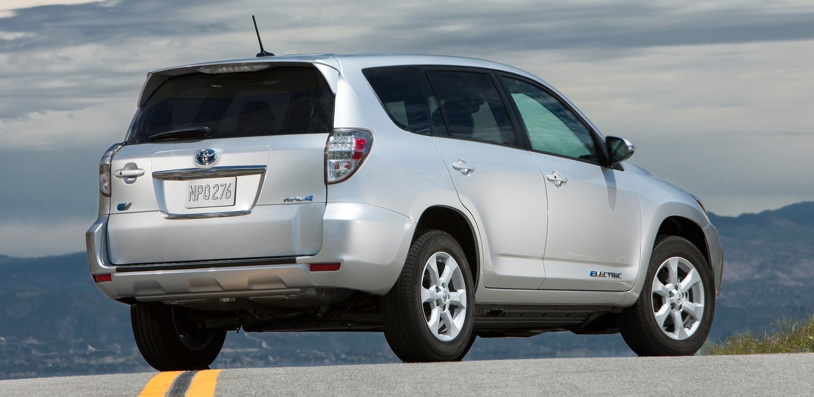 Toyota apresenta novo RAV4 EV