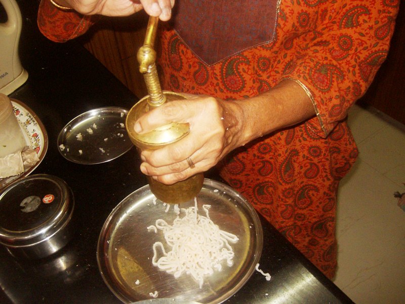 ಅಡಿಗೆ - Adige: Ottu Shavige ( Home Made Rice Noodles).