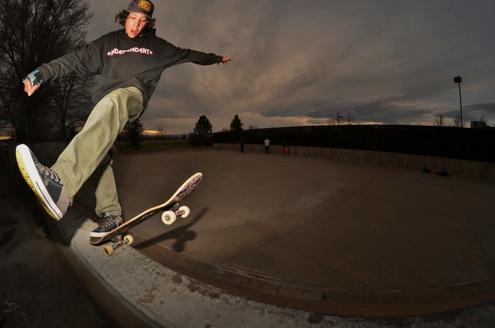 FTC Skateboarding : TbT Jaeson one foot pivot