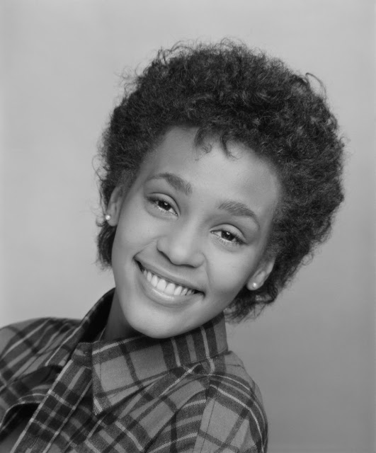 Rarely Seen Modeling Photos of a Young Whitney Houston in February 1982 ...