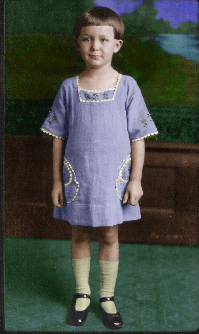 44 Incredible Colorized Photos That Show What Kids Wore Over 100 Years ...