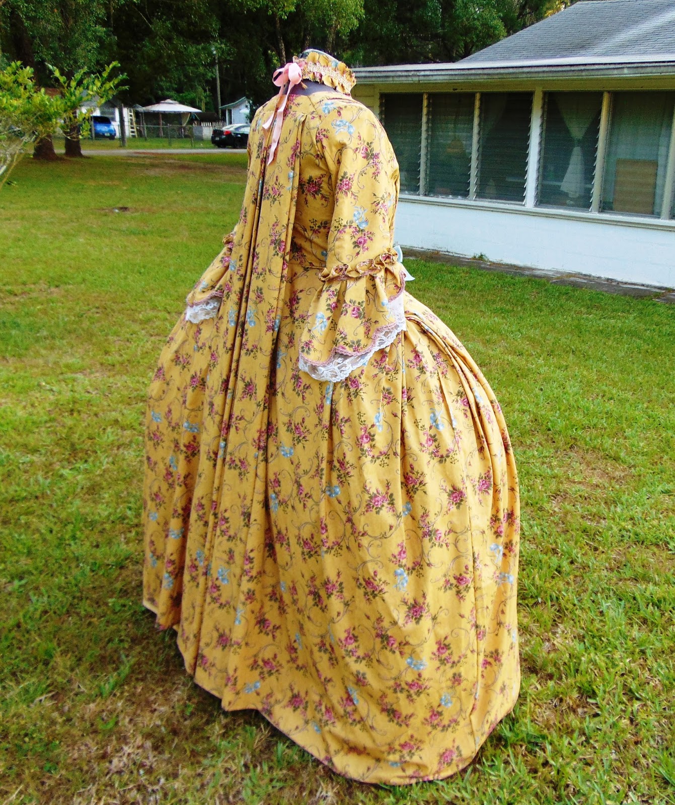 The Antique Sewist: Simplicity 3637 - Robe a la Francaise COMPLETE