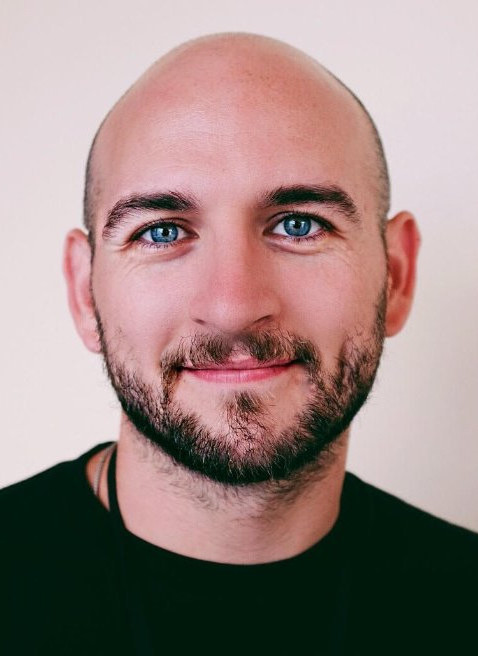 TrustMovies: WELCOME TO HAPPINESS: Oliver Thompson's how-(not)-to-fix ...