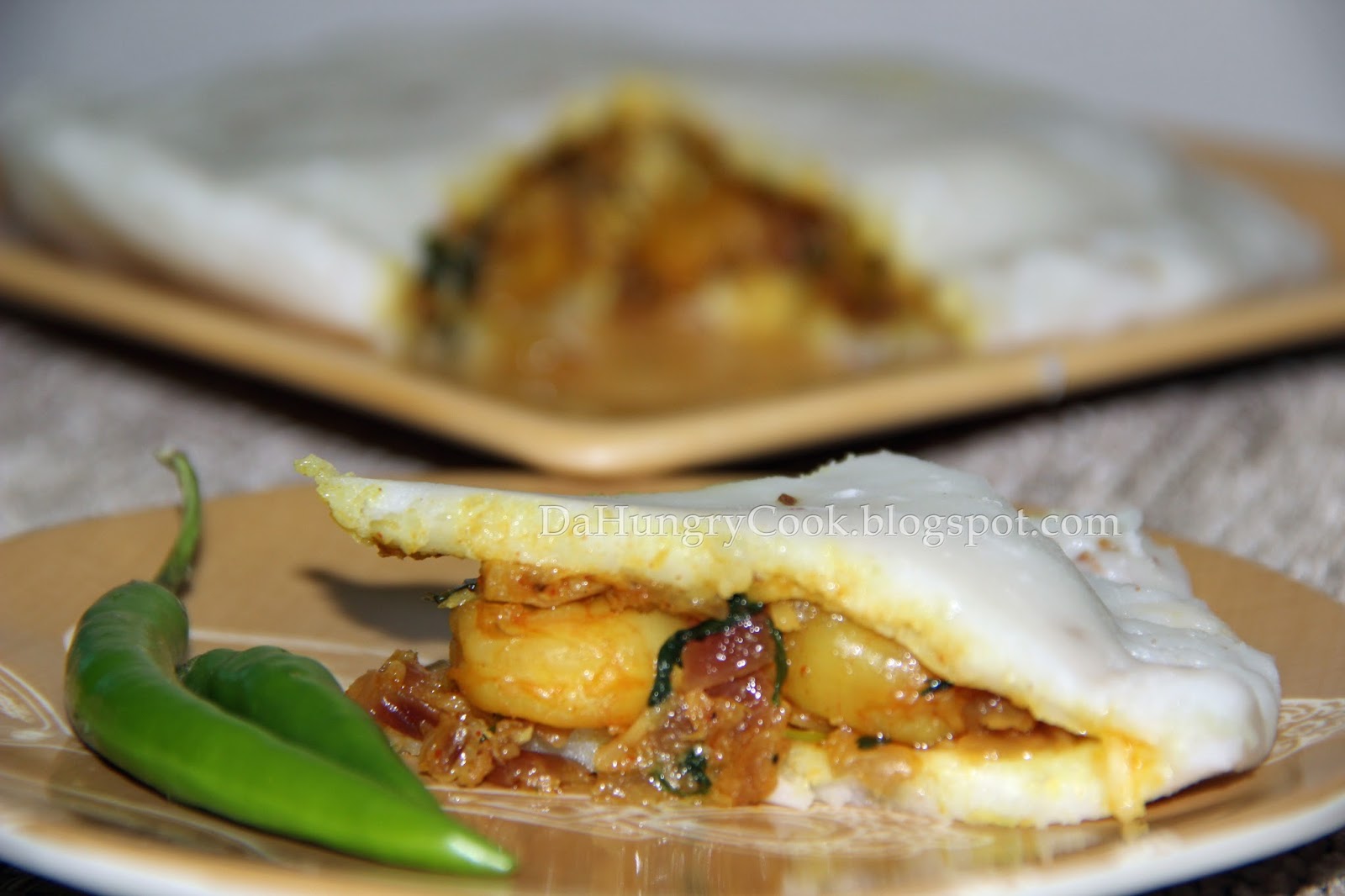 The Hungry Cook: Chemmeen Pathil (Shrimp Stuffed Rice Bread)