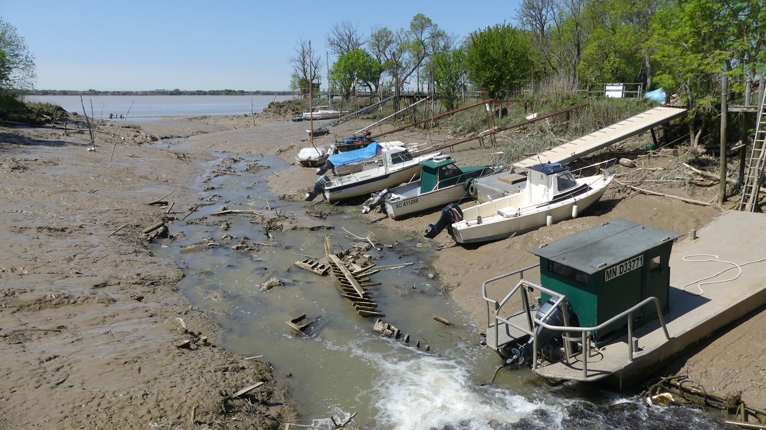 Gironde estuary cycle tour 1/4: Bordeaux > Mirambeau - Invisible Bordeaux