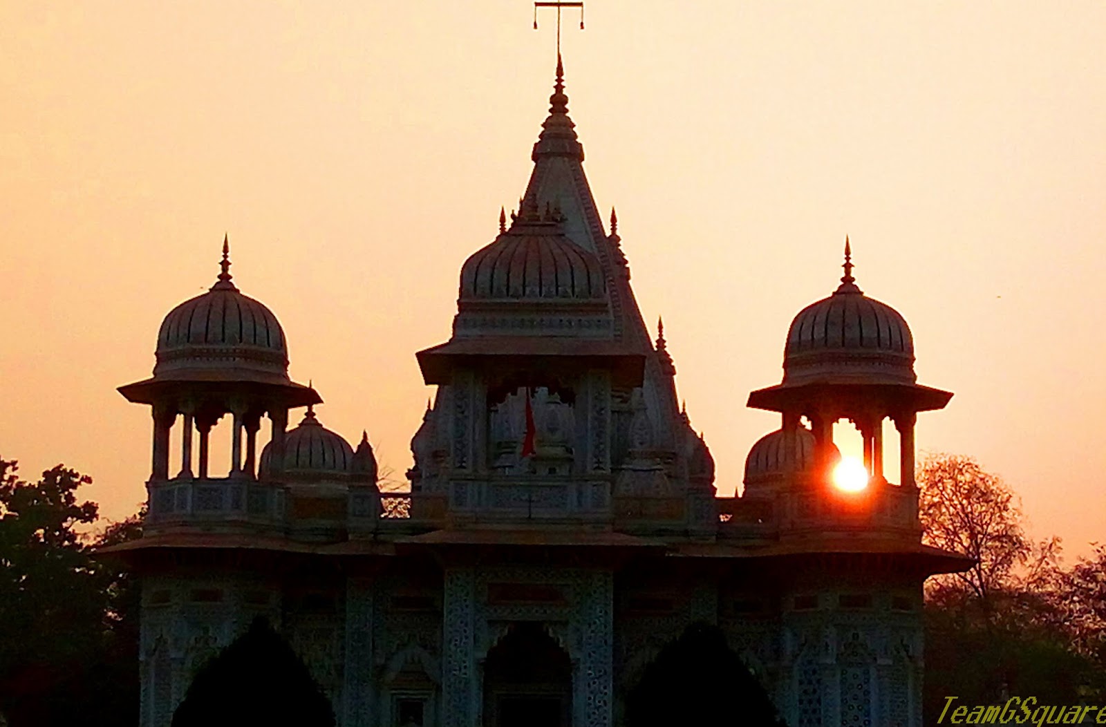 Team G Square: MP DIaries: Chhatris of Shivpuri, A 20th century Wonder