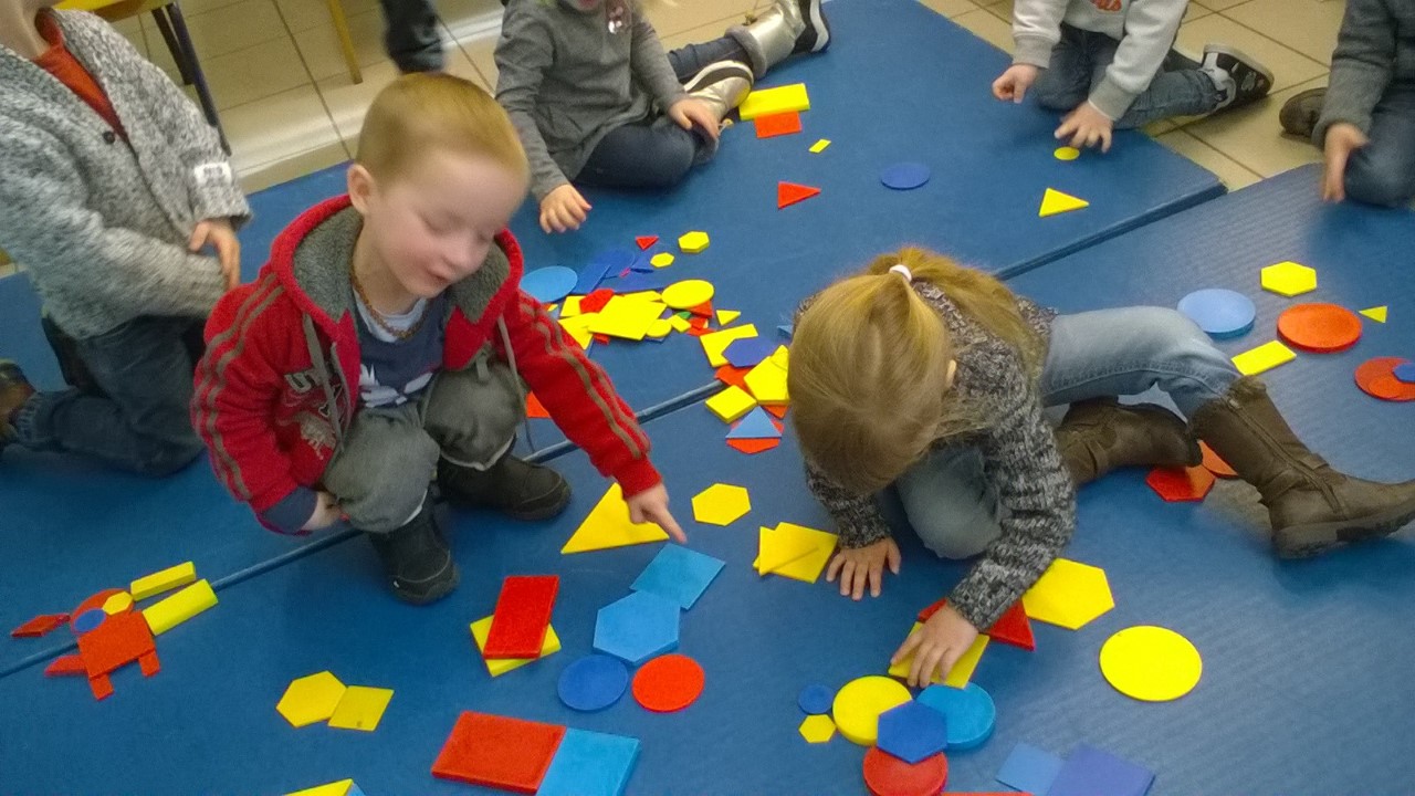 Découverte des formes géométriques en 1ère maternelle. - École Sainte ...