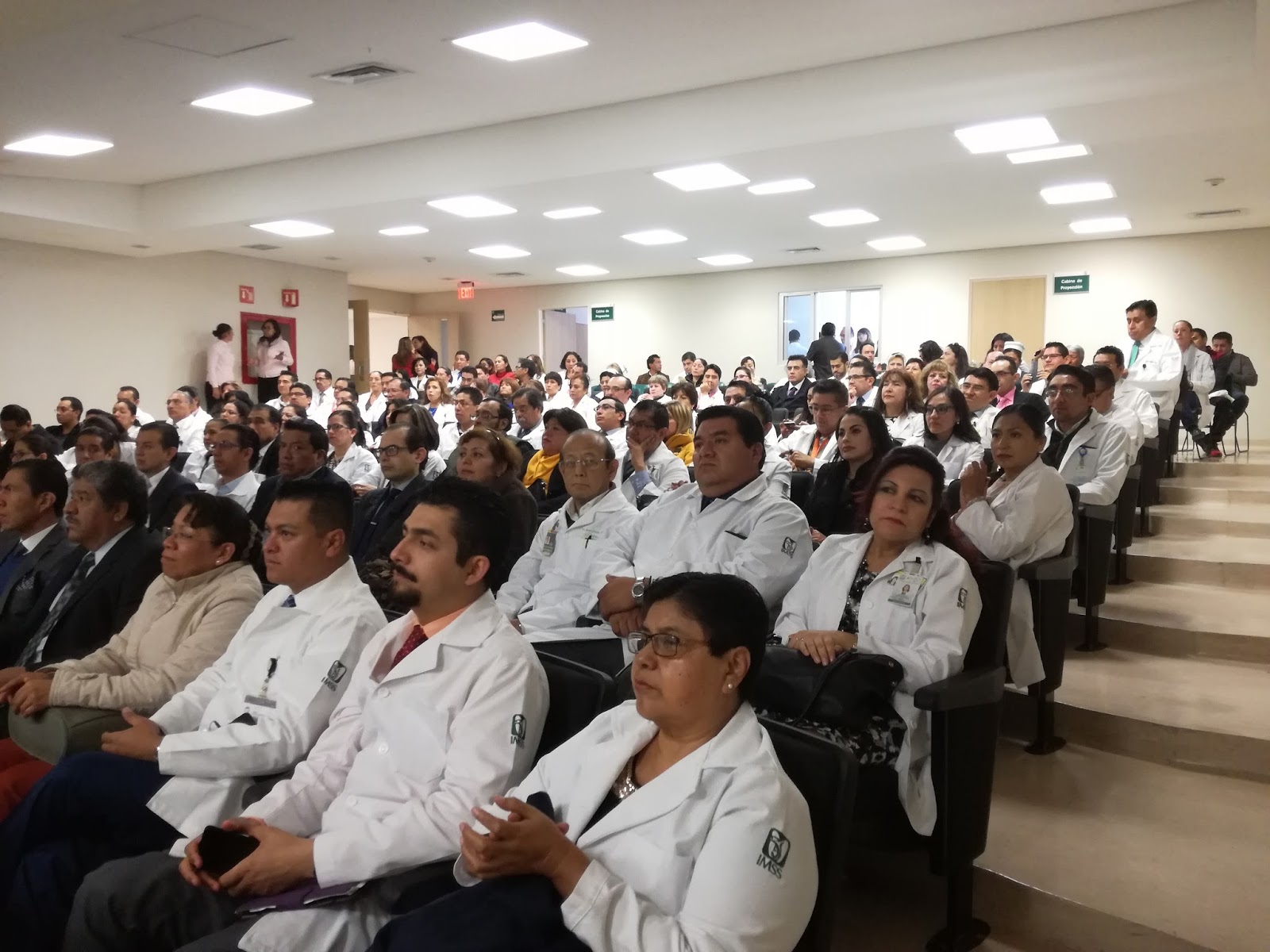 El mexiquense Hoy: Los médicos del IMSS, profesionales comprometidos ...