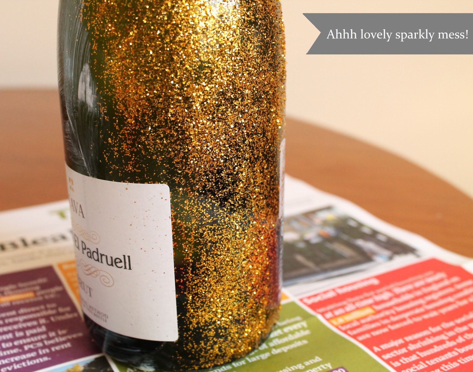 My Pretty Yorkshire Life: How to create a glitter champagne bottle...