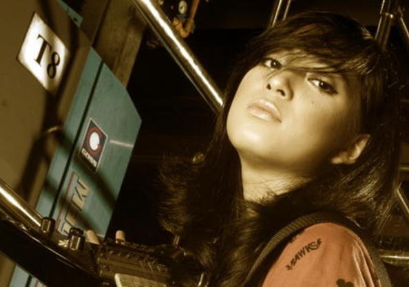 Rommy Chenko "Wall 4 Charity": Female Guitarist I (Prisa Rianzi)