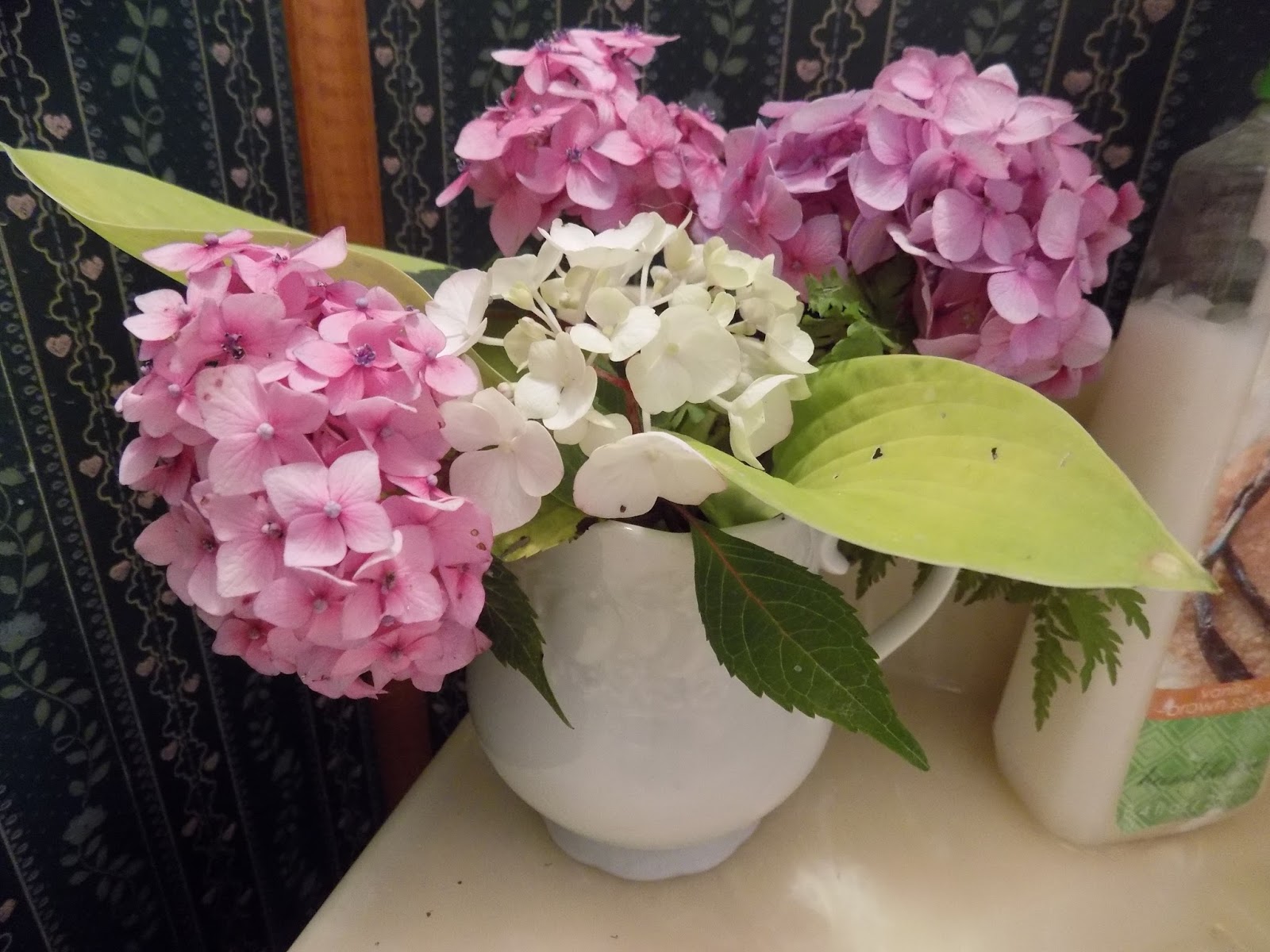 Christine's Cottage Garden Home: Bring some flowers inside!