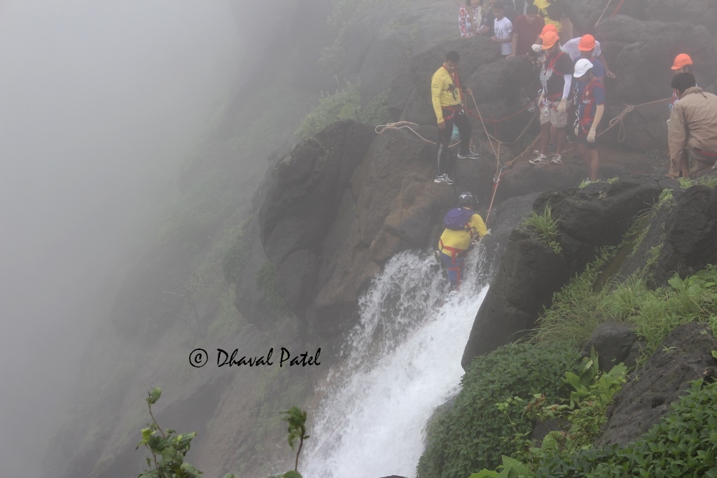 Dhaval's Travel Log: Madhe Ghat Waterfall