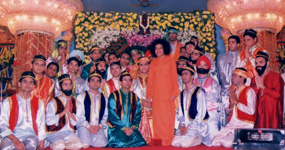 Sathya Sai with Students: Parvardigar-E-Aalam