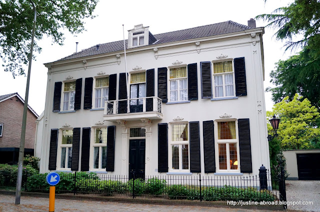 Pierwsze kroki w Nibylandii: A walk through Hees or other words "how I ...