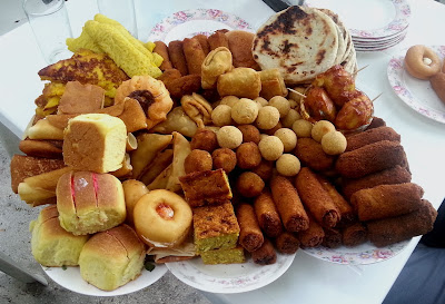 1001 things to do in Maldives: 3. Hedhika (Maldivian short eats)